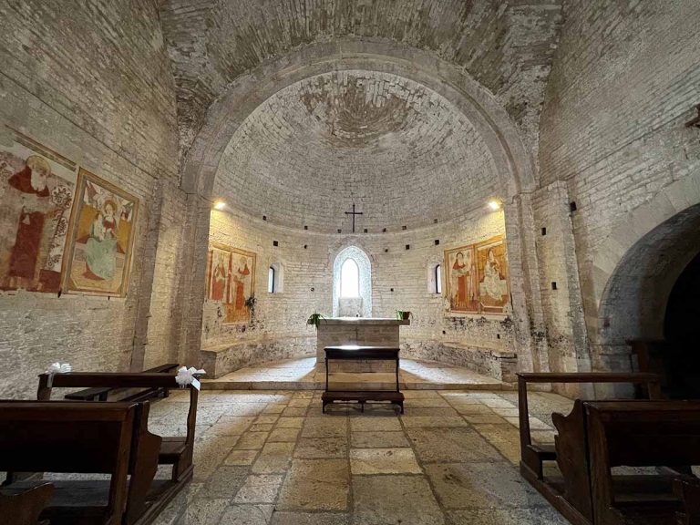 Gola del Furlo: cosa vedere, itinerari e sentieri | Weraigo